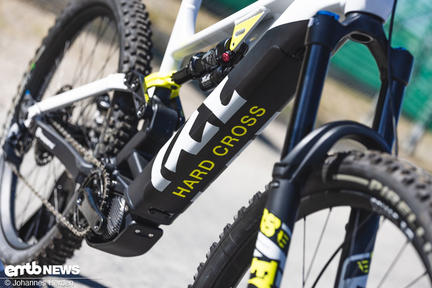 Neue Husqvarna Hard Cross E-Bikes: Ready für Bikepark und raue Trails ...