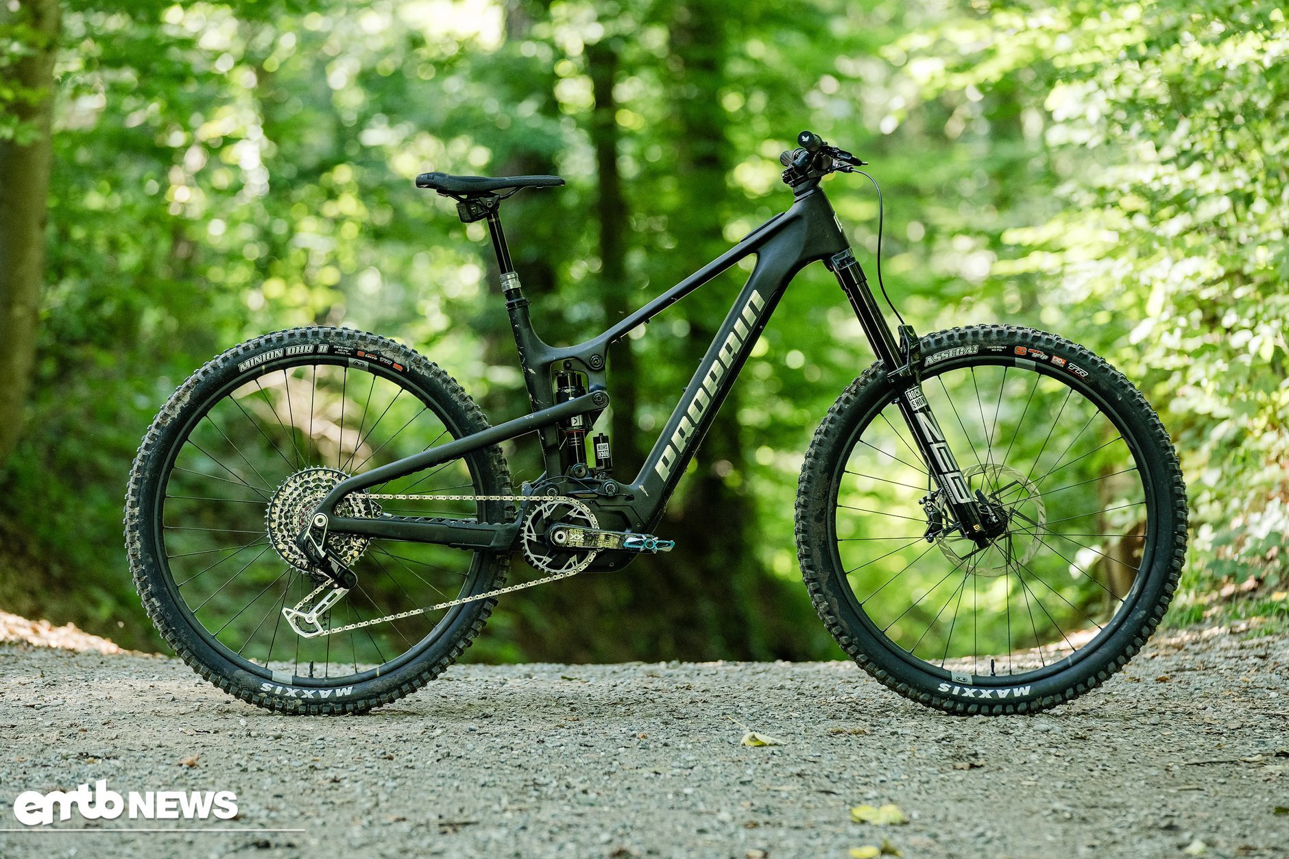 Propain Ekano CF mit SRAM Powertrain und Carbonrahmen