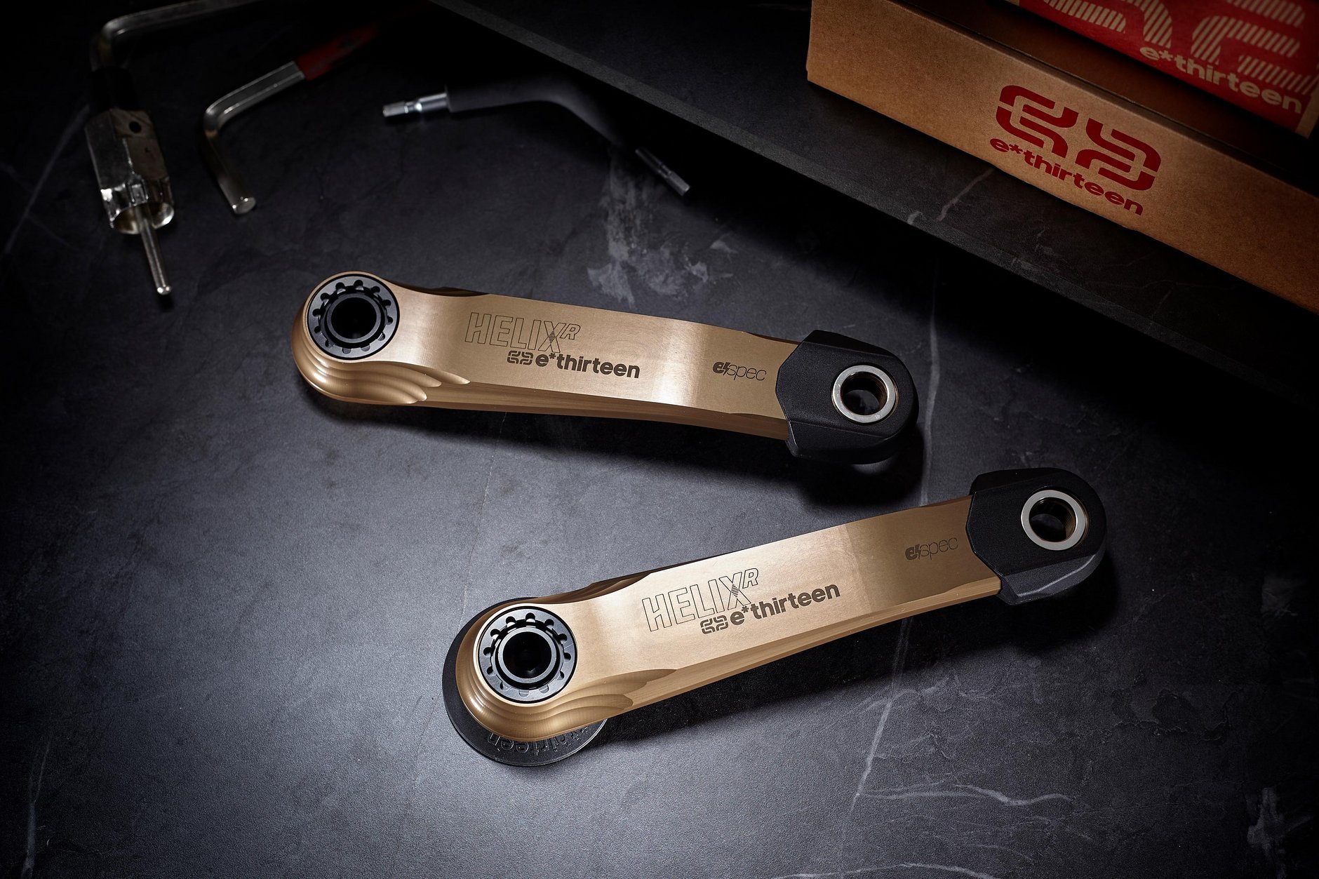 Neue e*thirteen Helix Race E*Spec E-MTB-Kurbel: CNC-Fräswerk aus Alu ...