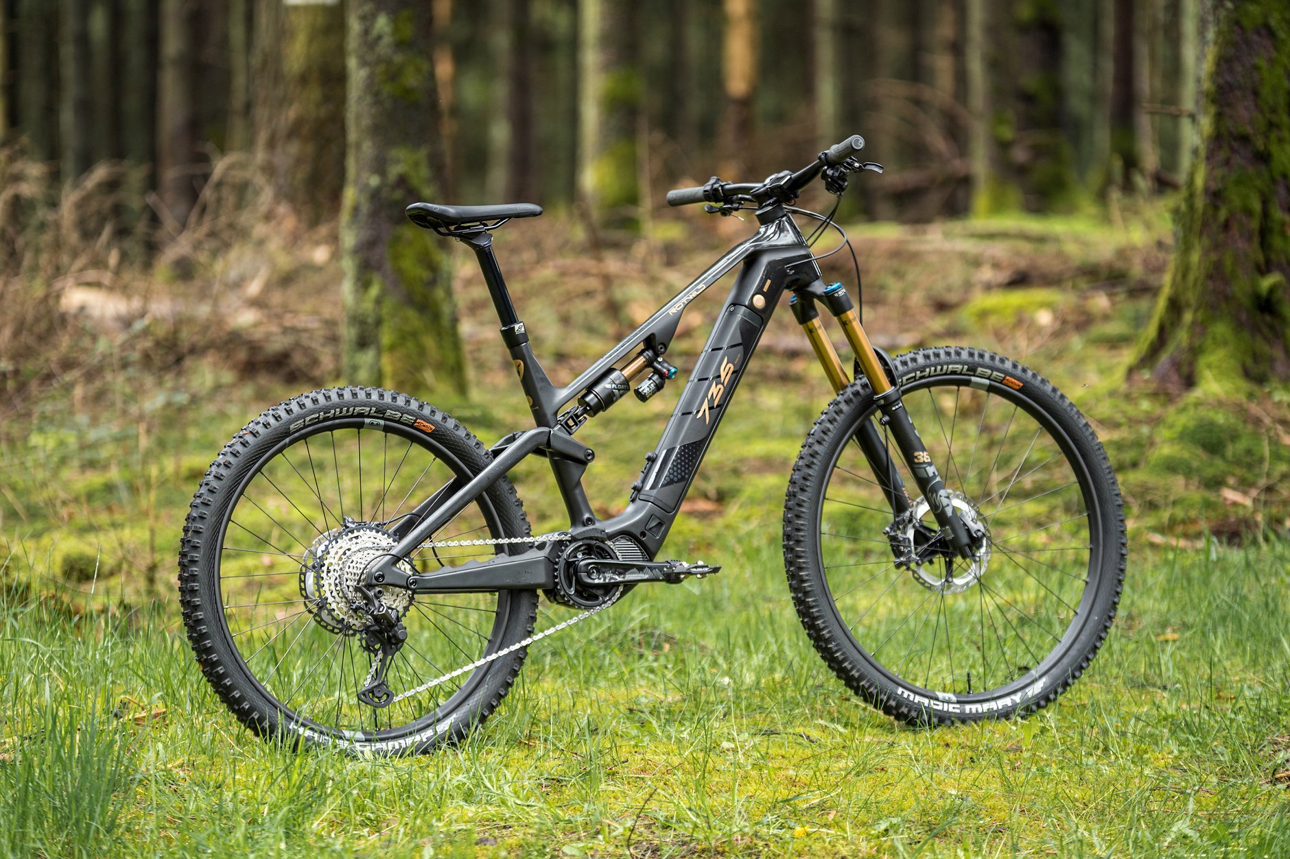 Rotwild R.E735: neues E-MTB mit Carbonrahmen und Shimano EP801!