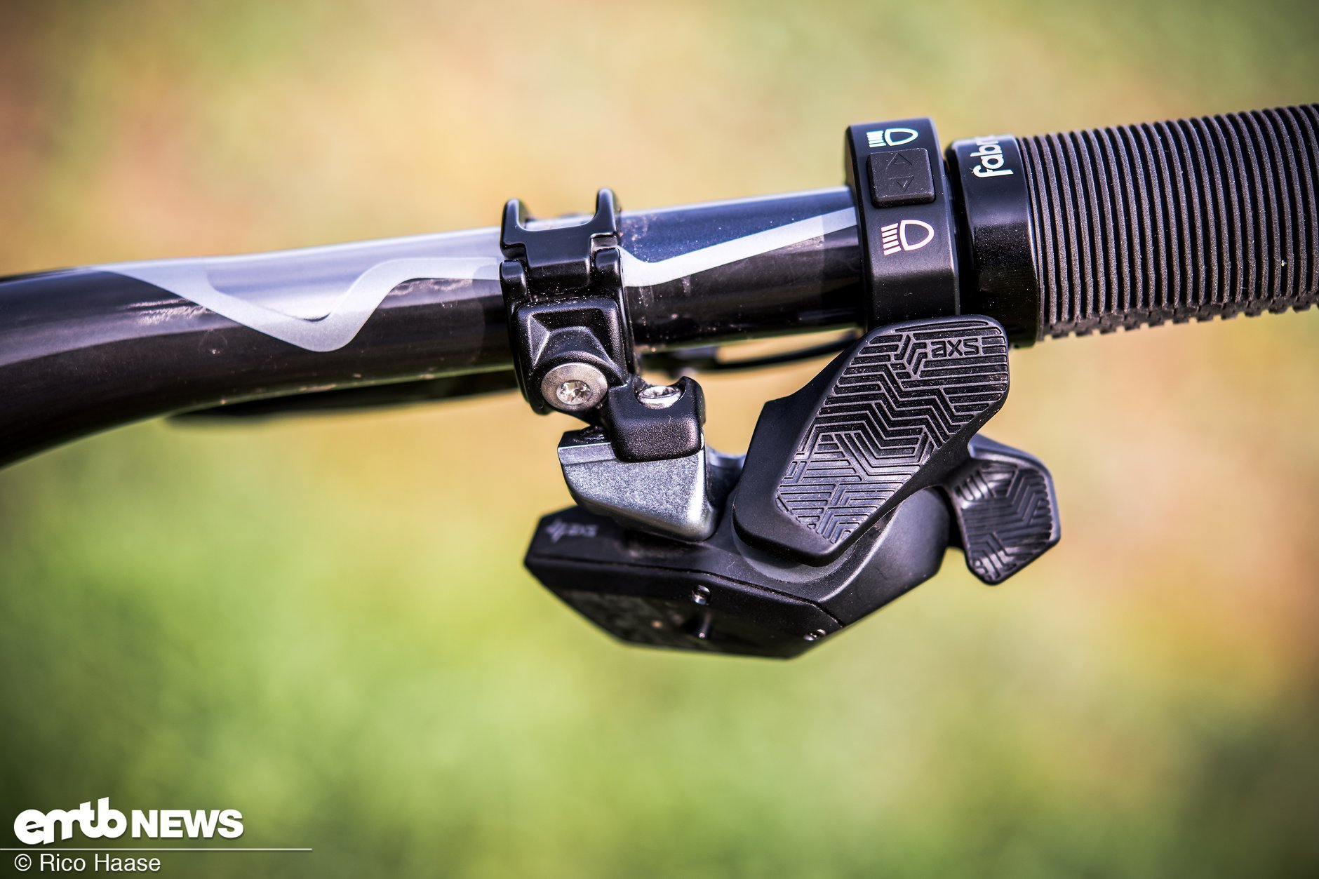 SRAM Update für AXS-Controller: Rocker Paddle – Update für bessere ...