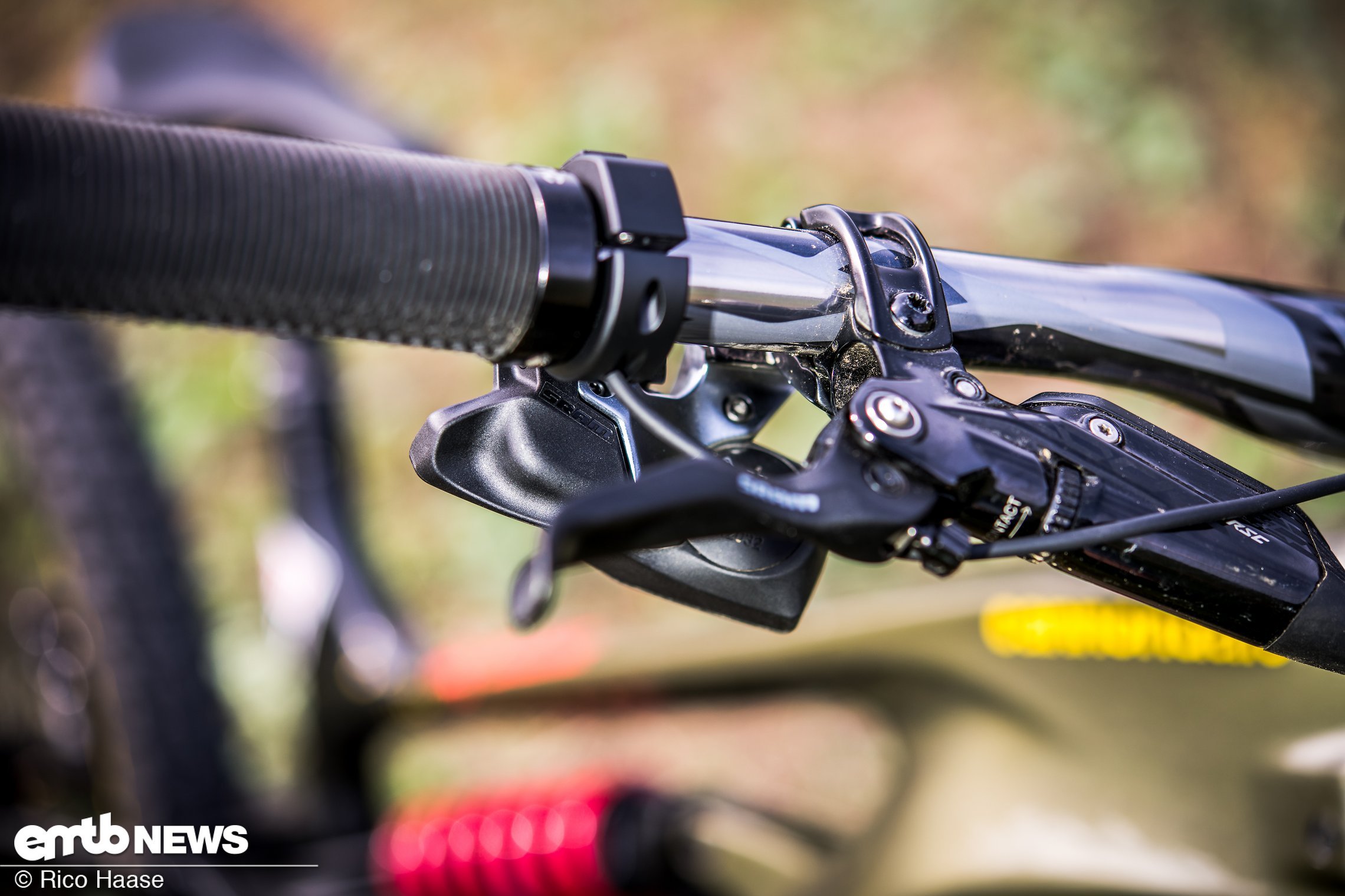 SRAM Update für AXS-Controller: Rocker Paddle – Update für bessere ...